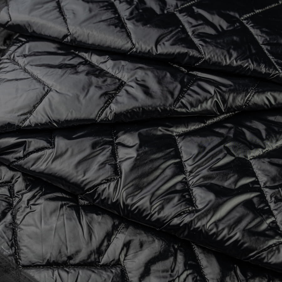 Tkanina pikowana na kurtki wzór zygzak kolor czarny - Textilhouse